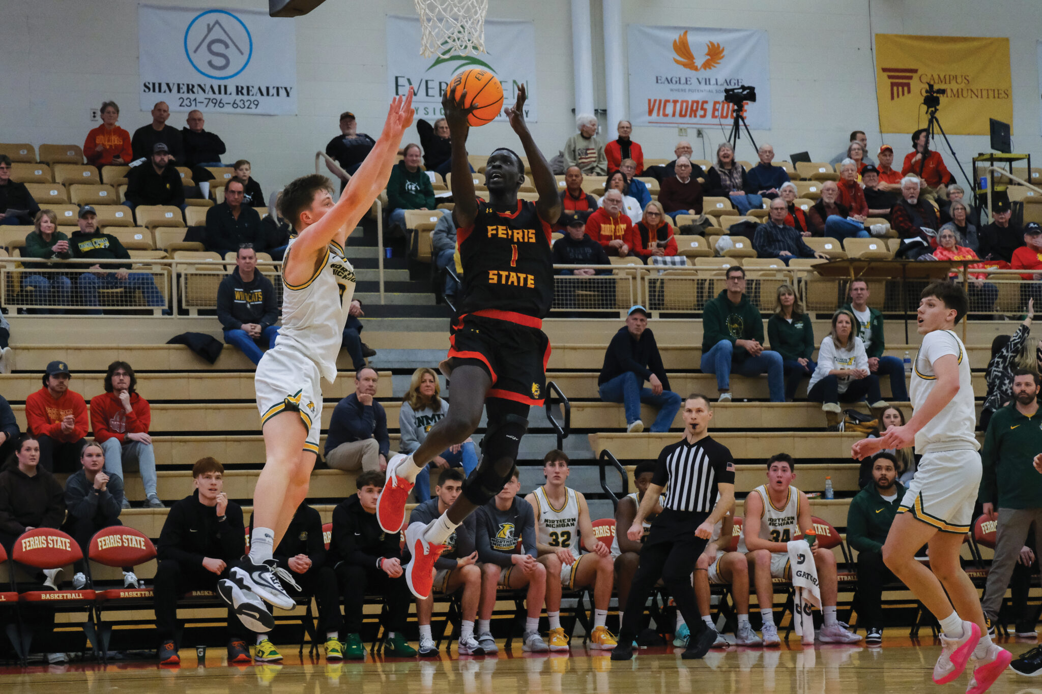 Men’s basketball splits the home series – The Ferris State Torch